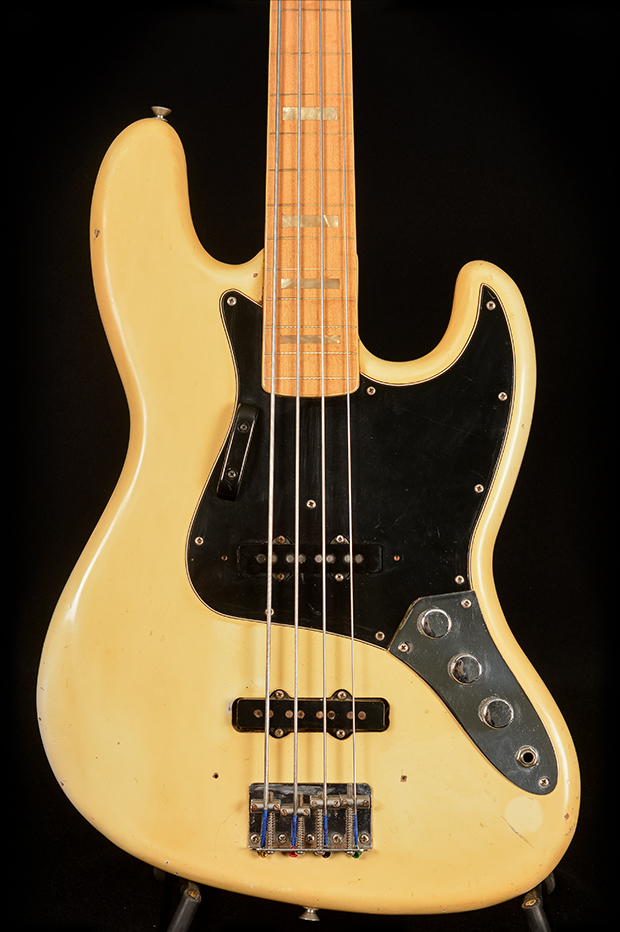 Fender Jazz Bass Fretless Olympic White 1975 | Woodstock Guitars